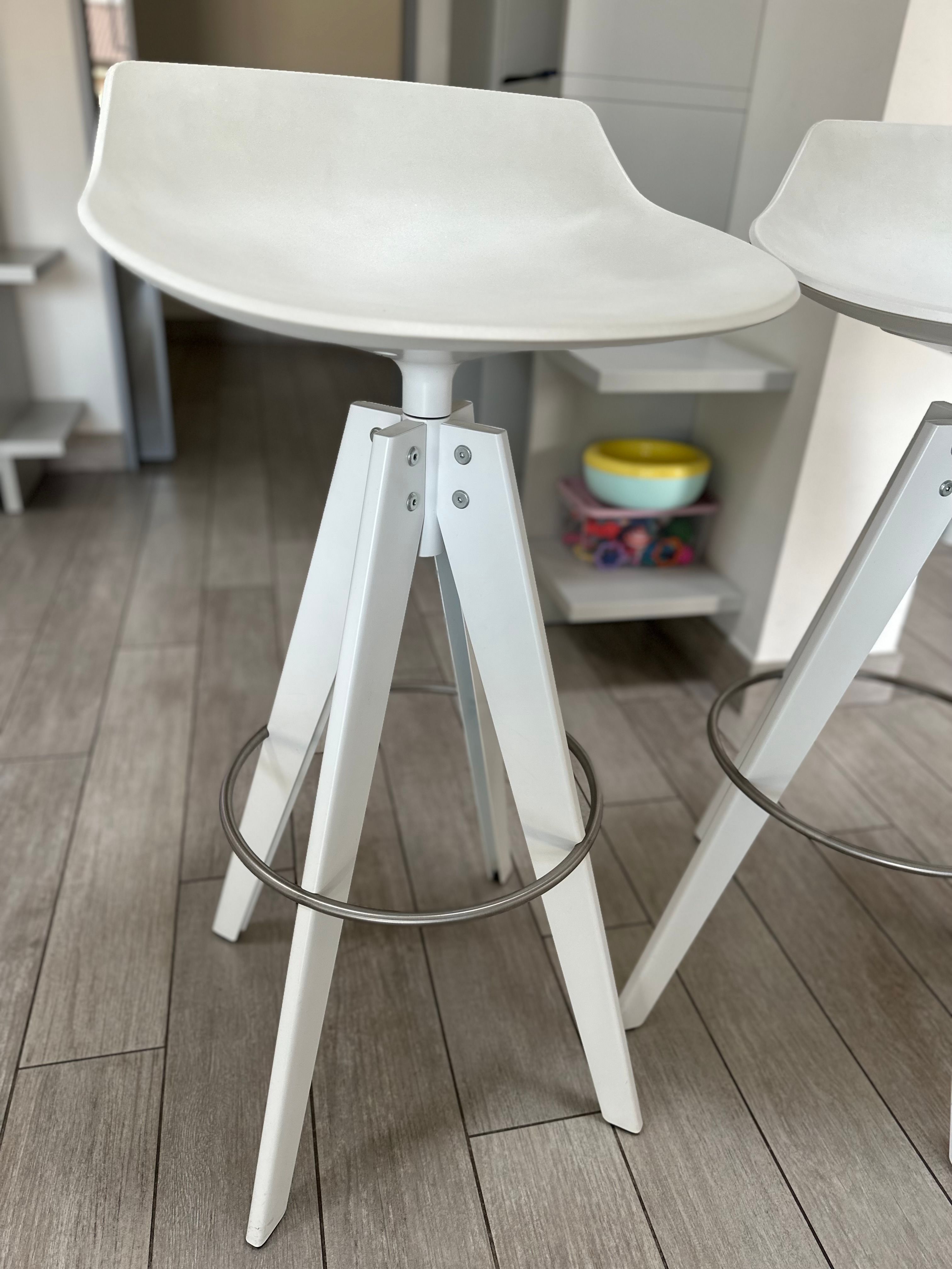 Set of 2 white Flow stools, MDF Italia | Deesup