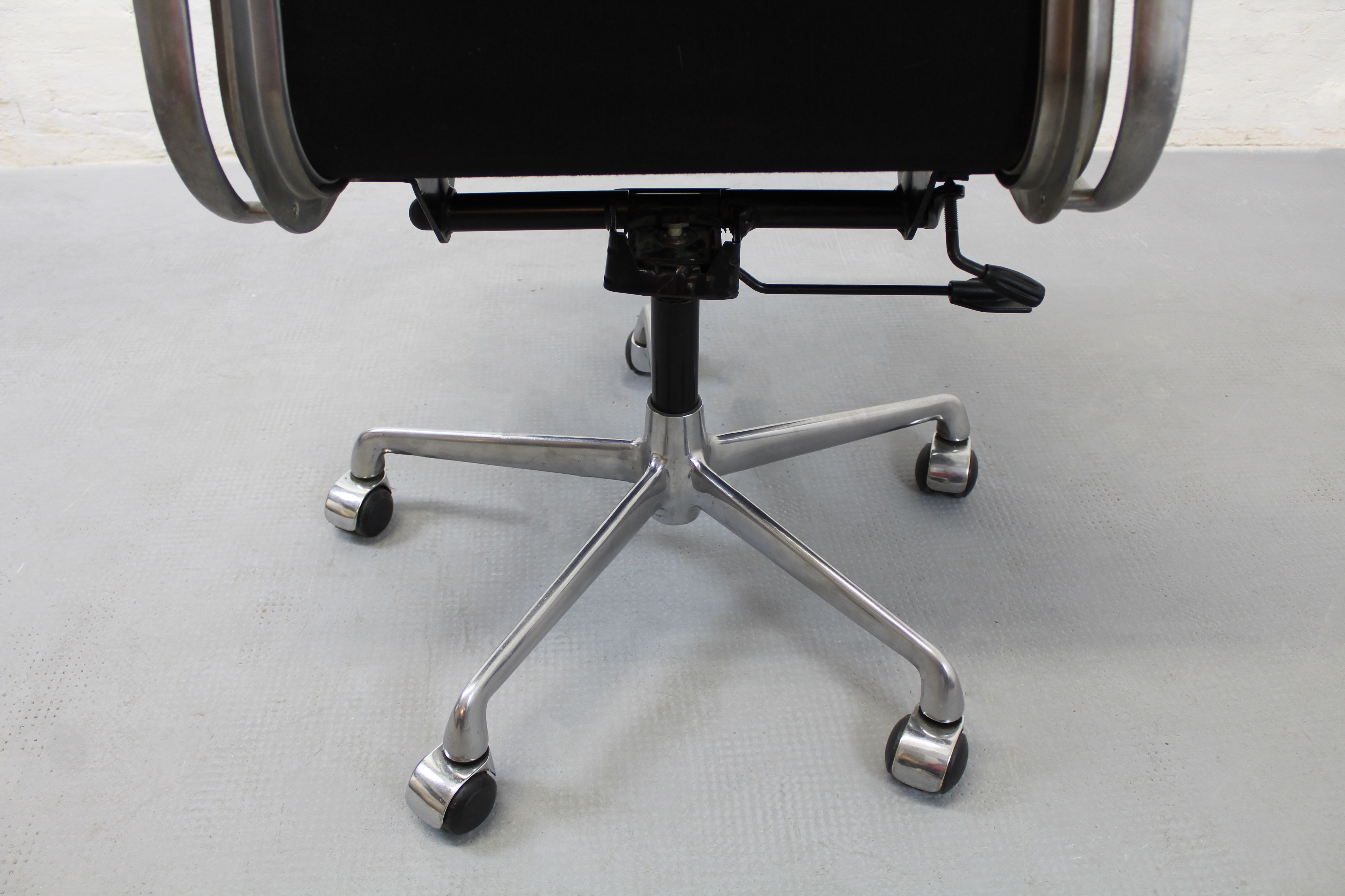 Office chair EA217 Charles & Ray Eames, icf | Deesup