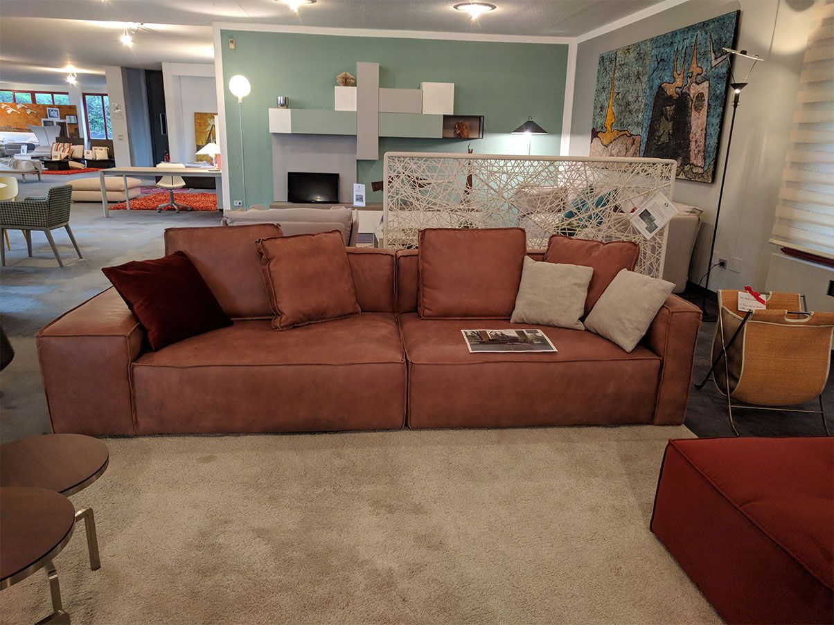 Strauss maxi 2 seater sofa in leather (brown), Flexstyle | Deesup