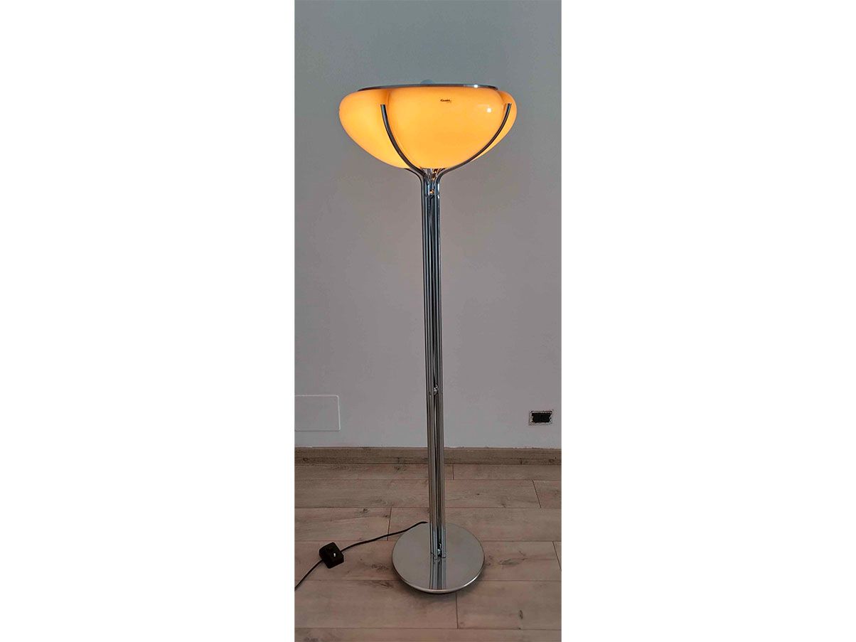 Lampada da terra Quadrifoglio di Gae Aulenti, Guzzini | Deesup Lampada da terra Quadrifoglio di Gae Aulenti, Guzzini | Deesup
