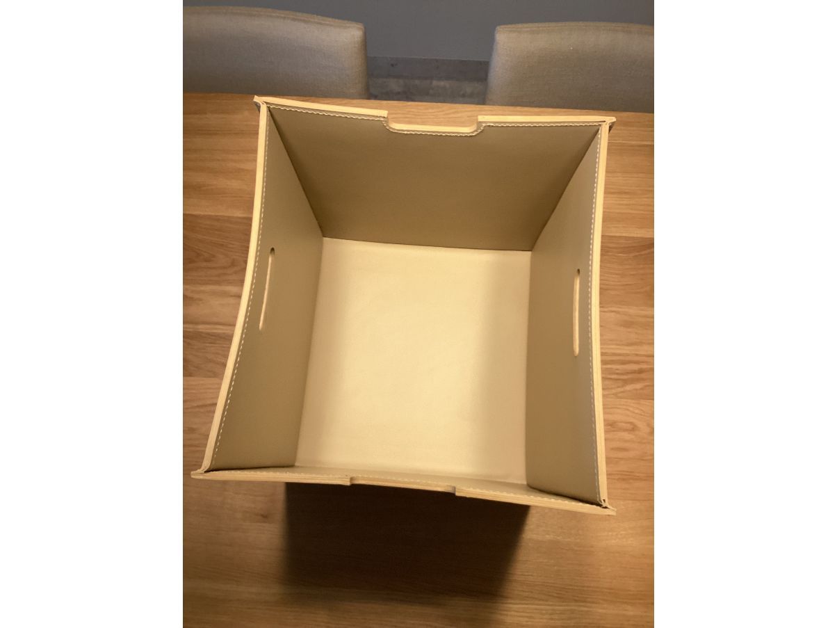 Container box in brown leather, Flexform | Deesup