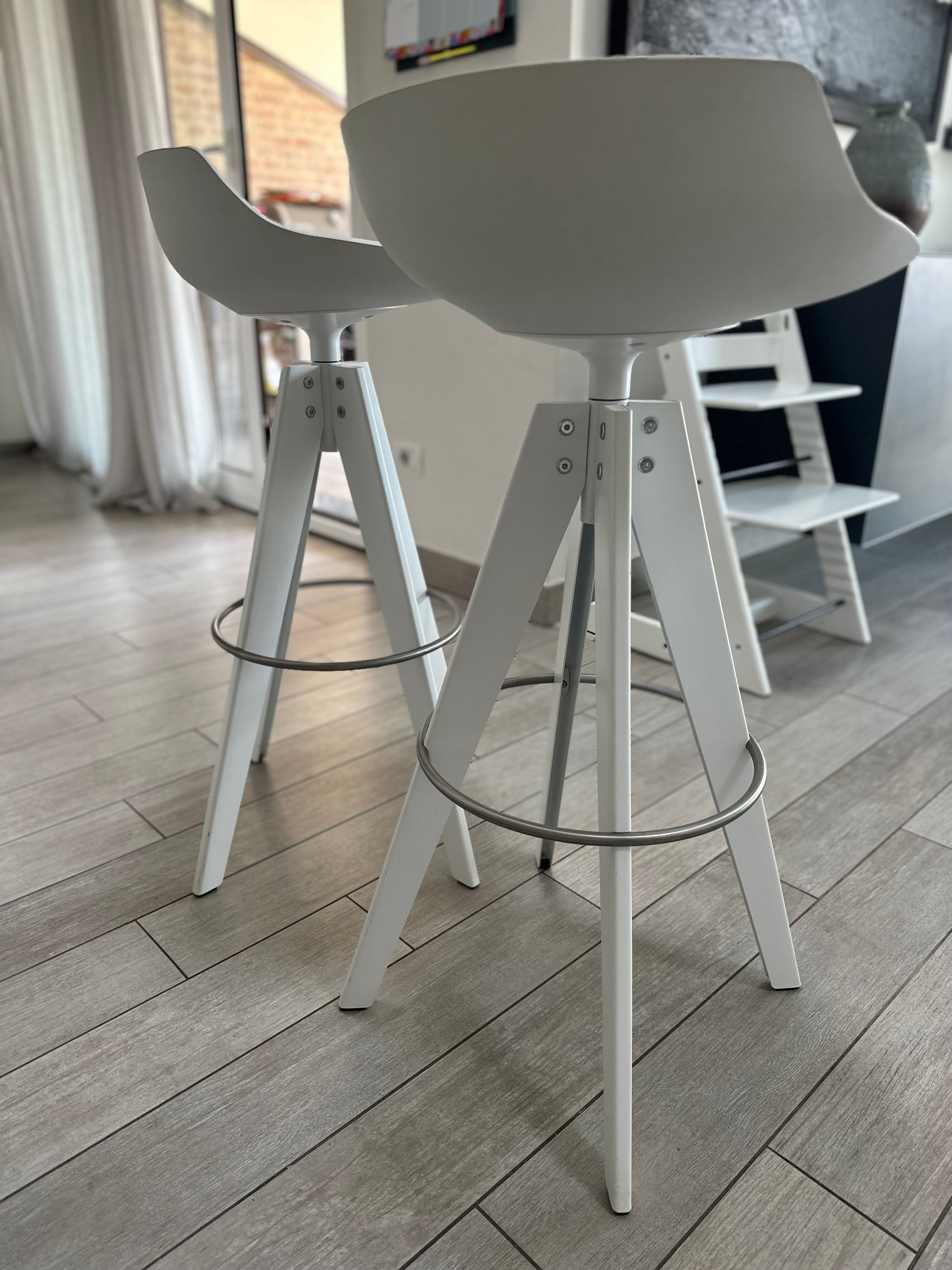Set of 2 white Flow stools, MDF Italia | Deesup