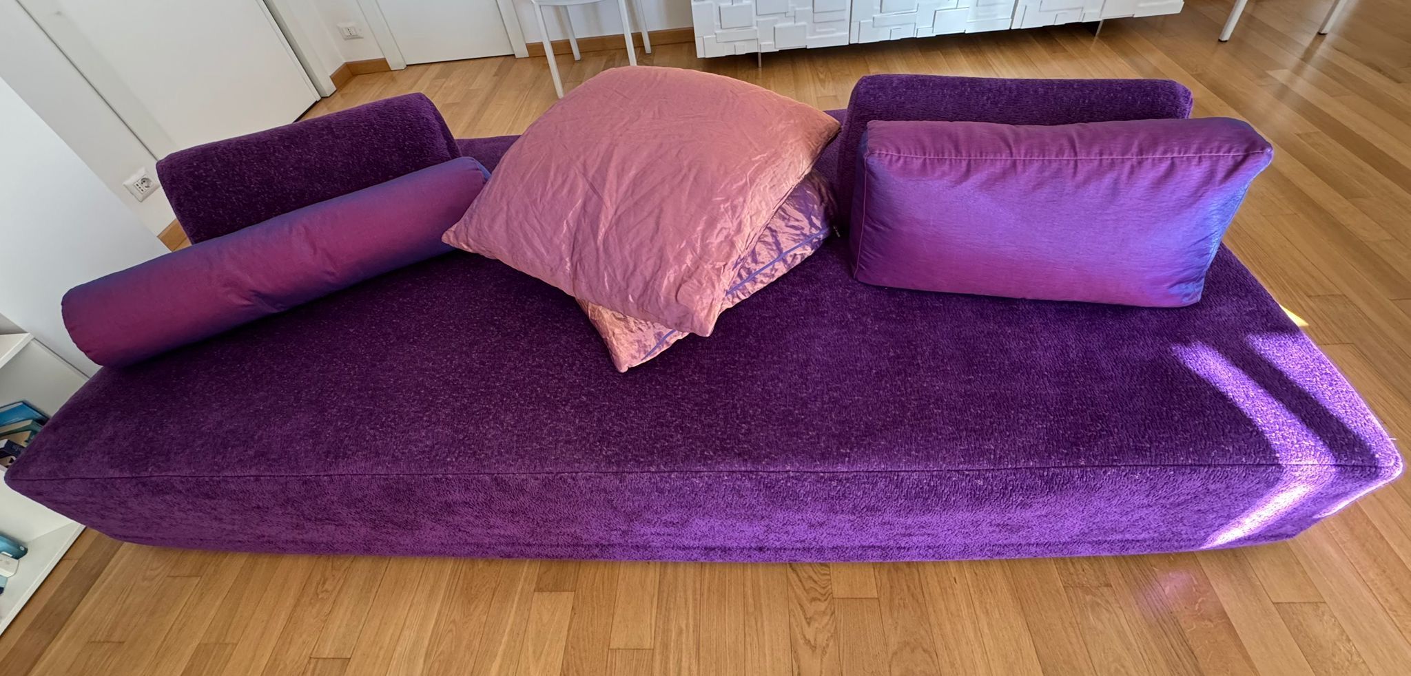 Sherazade double-sided sofa in purple by Francesco Binfarè, Edra | Deesup