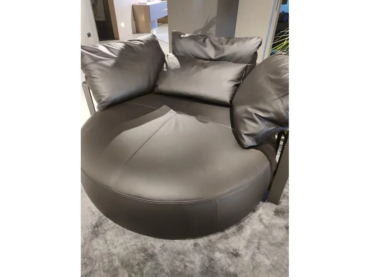 Divano rotondo Scarlett in pelle (marrone), Poltrona Frau | Deesup