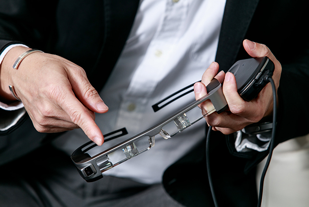 解放你的雙手！Epson AR智慧眼鏡打造新世代的視覺娛樂享受｜天下雜誌