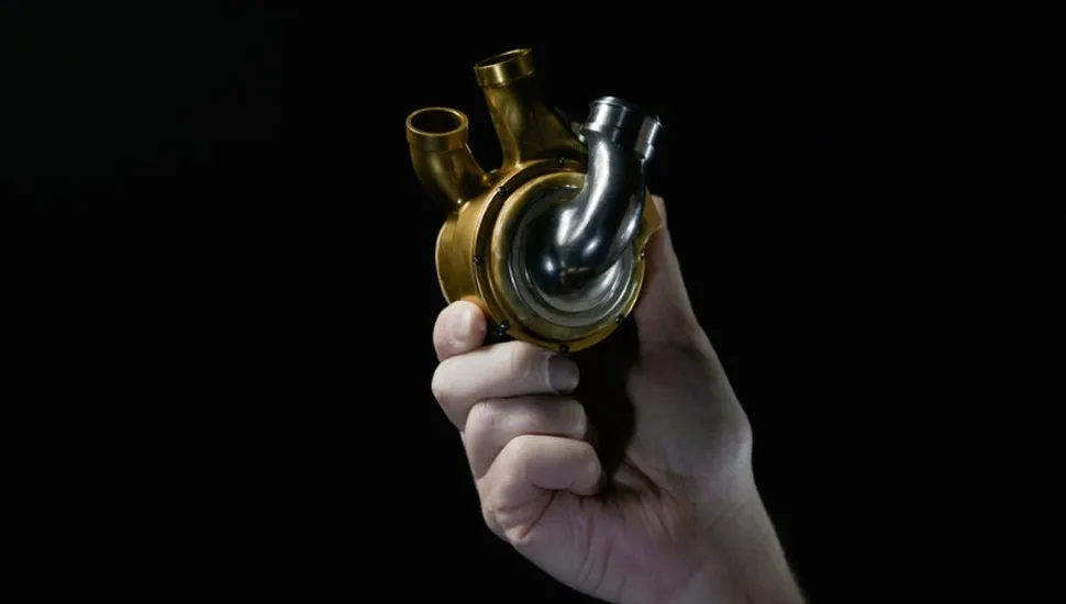 Implantan con éxito el primer corazón totalmente artificial