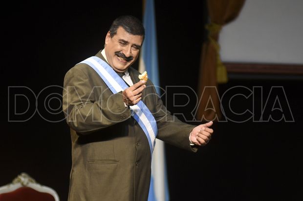 Se presentó la obra Don Raúl • Fotogalería • Diario Democracia