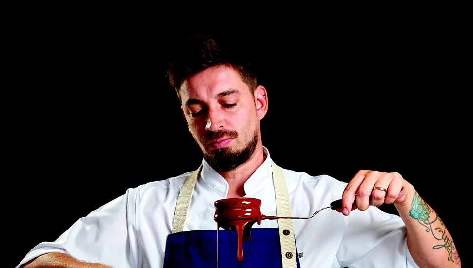 Pablo Remaggi presentó su libro “Alfajor, identidad argentina” • Diario ...