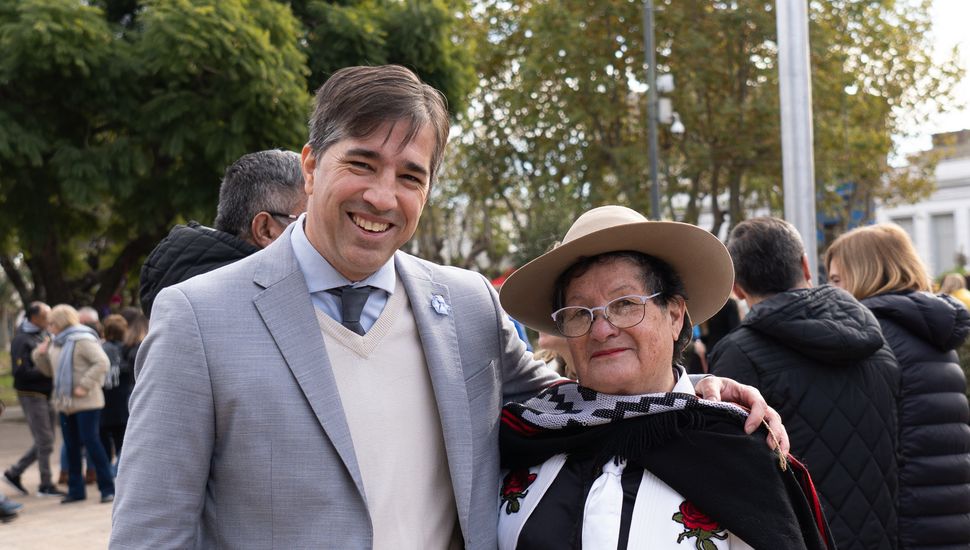 Acto oficial para celebrar el 214° aniversario de la Revolución de Mayo ...