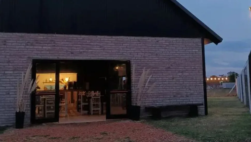 Delegado de Cucha Cucha abrió un bodegón en su localidad