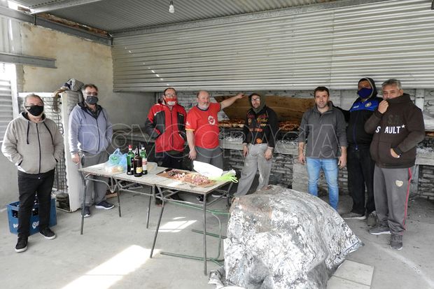 Pollada solidaria en el Club Ambos Mundos • Diario Democracia