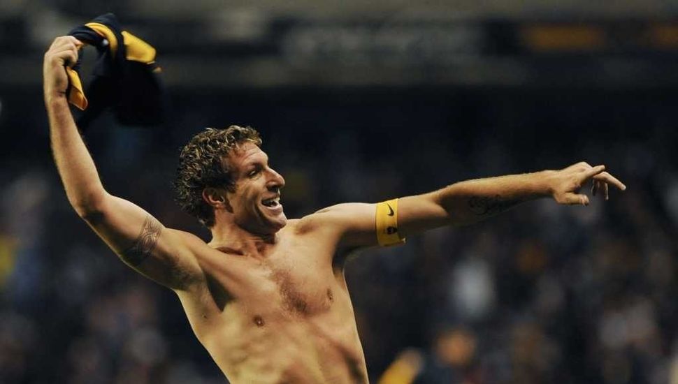 El día que Martín Palermo convirtió de cabeza desde 40 metros • Diario ...