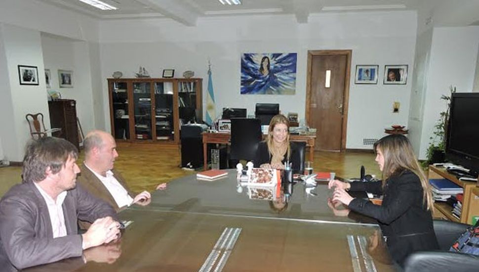 Entregarán el Renpi a industriales locales • Diario Democracia