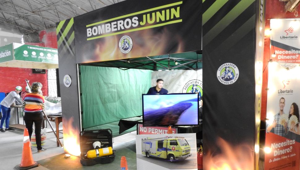 Amengual y Naya destacaron la labor de la Cooperadora • Diario Democracia