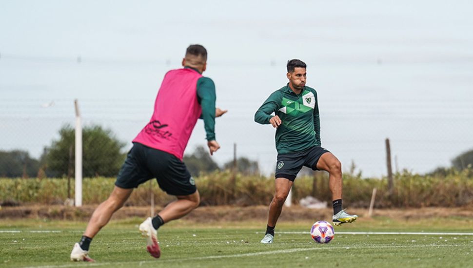 Israel Damonte comienza a definir los once de Sarmiento • Diario Democracia