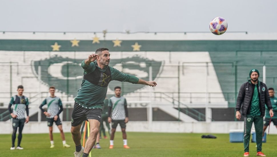 Sarmiento enfrenta a Defensa y Justicia • Diario Democracia