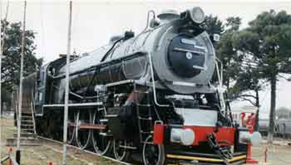 La locomotora Caprotti se luce renovada en Rivadavia y las vías ...