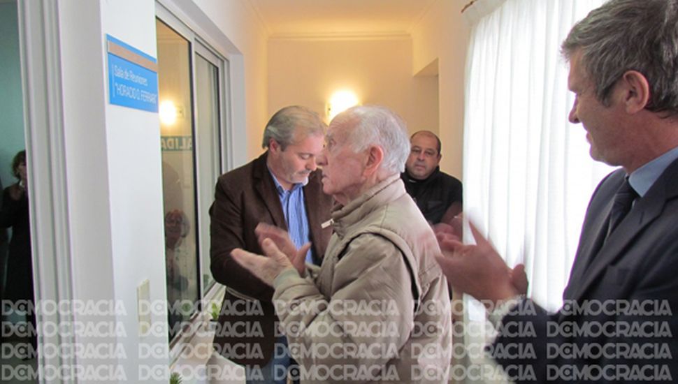 Nombraron “Horacio Ferrari” a la sala de reuniones • Diario Democracia