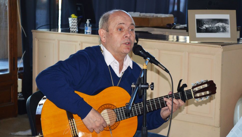 Lamberti presentó su libro “…de Codito” • Diario Democracia