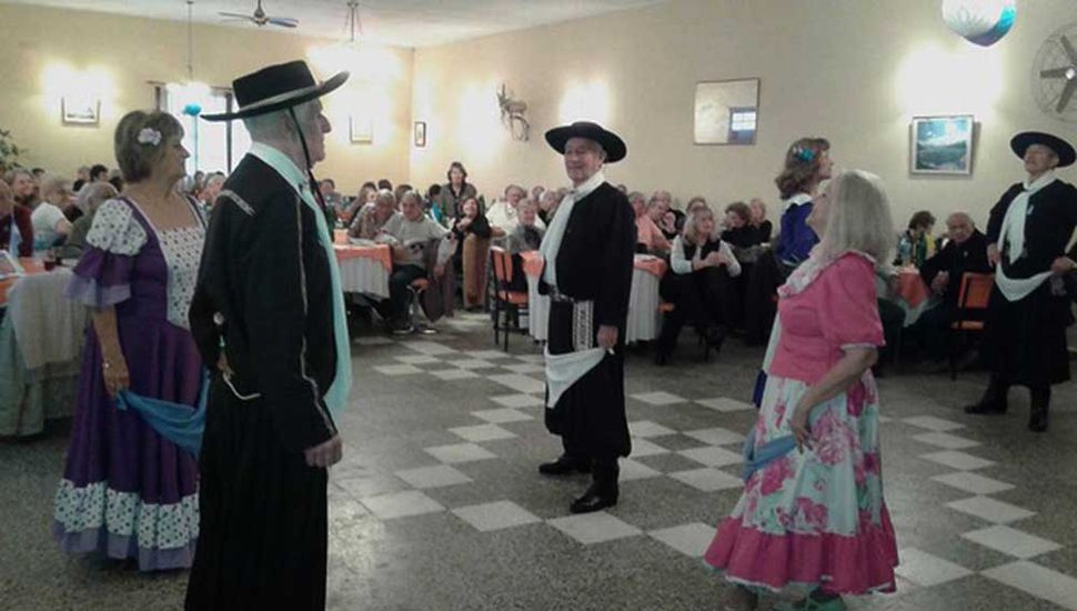 Club de los Abuelos: Una segunda casa que acompaña y alegra a los ...