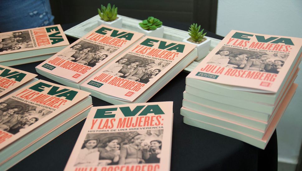 Julia Rosemberg presentó su libro “Eva y las Mujeres” • Diario Democracia