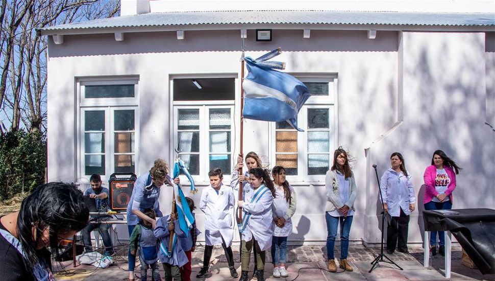 Se realizó el acto por los 100 años de la Escuela Rural 34 • Diario ...