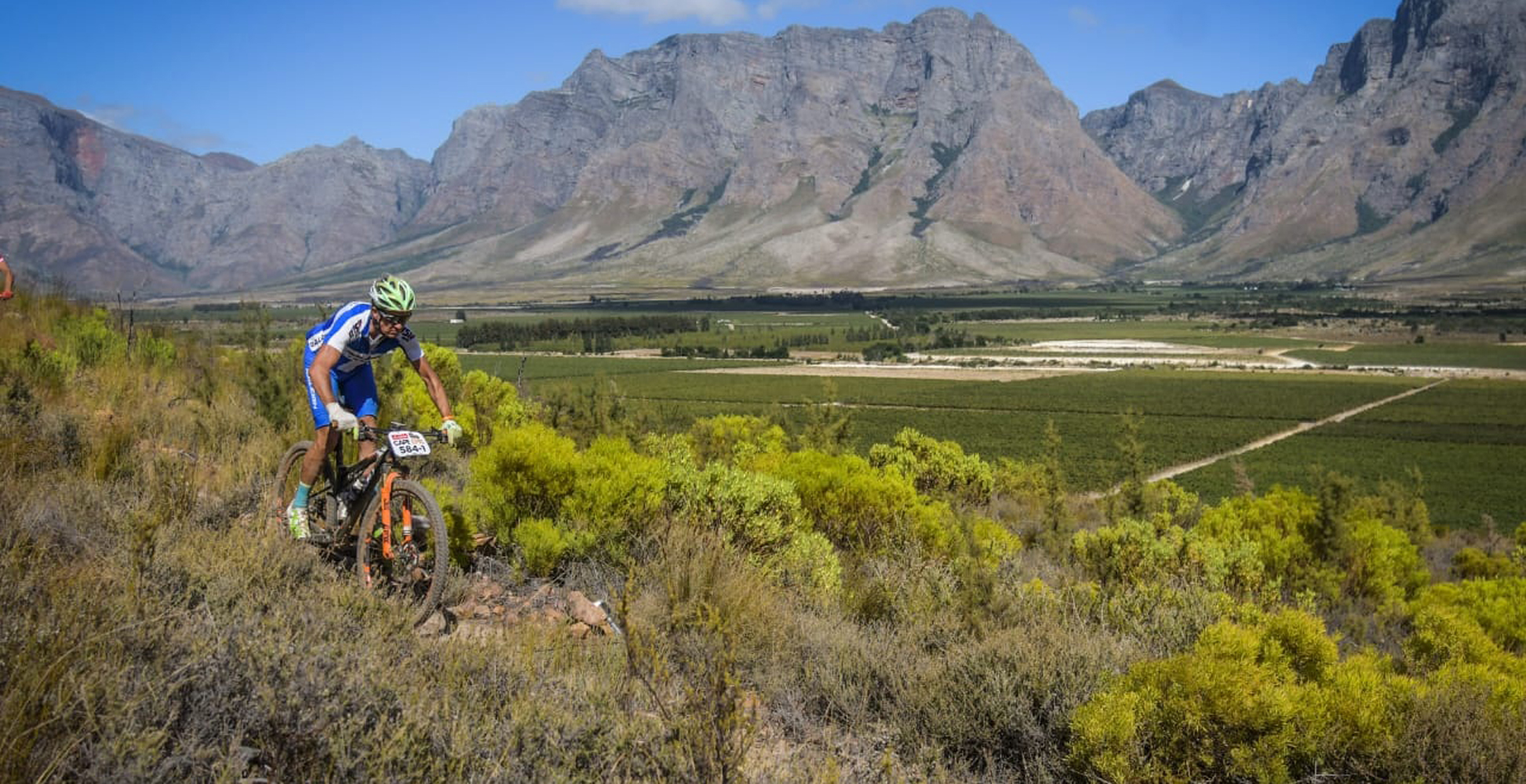 Lito Ruiz ejemplo arriba y abajo de la bicicleta
