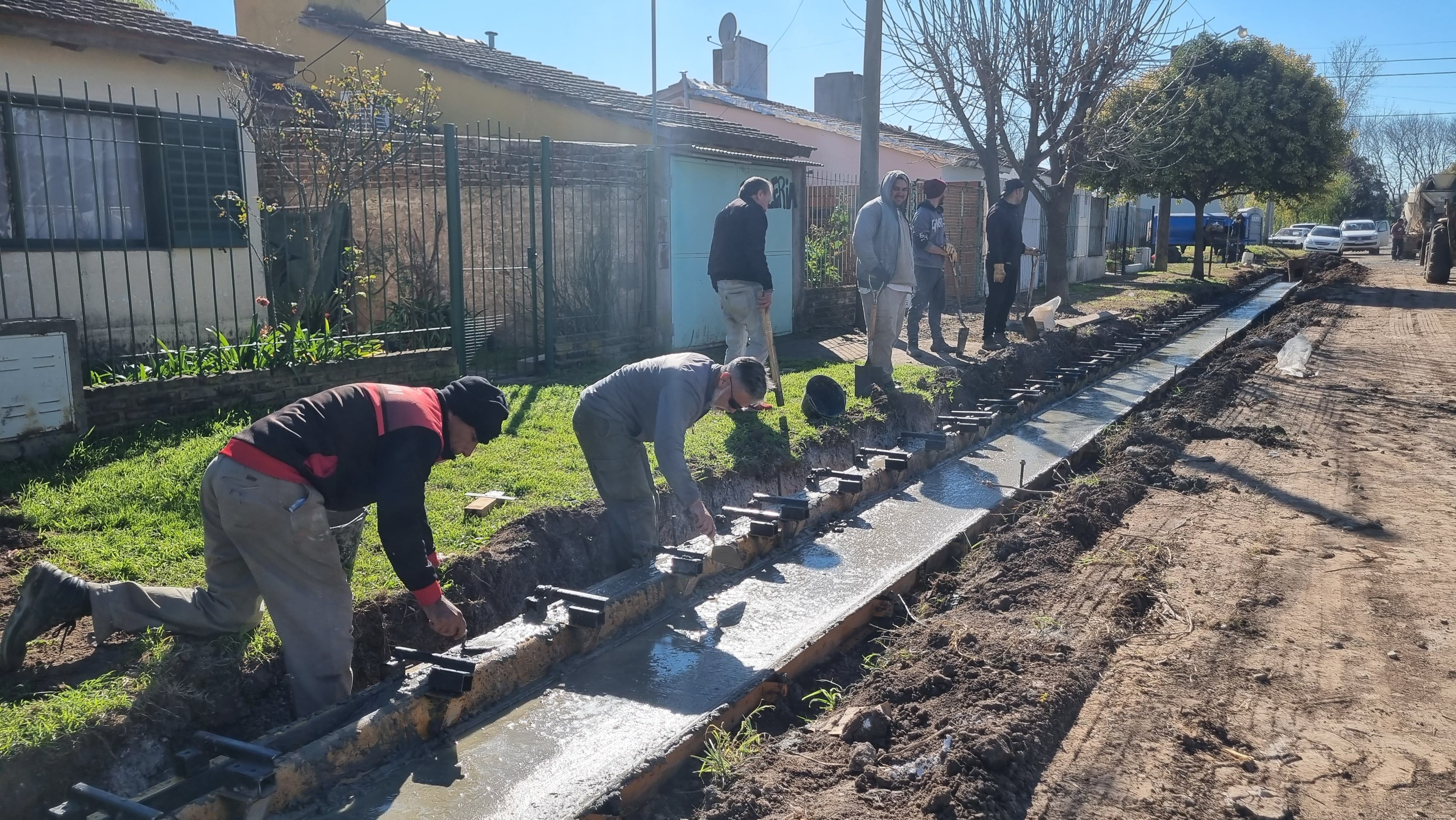Avanzan las obras de cordón cuneta en Rojas