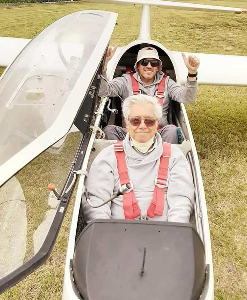 El Club de Planeadores incorporó un nuevo biplaza • Diario Democracia