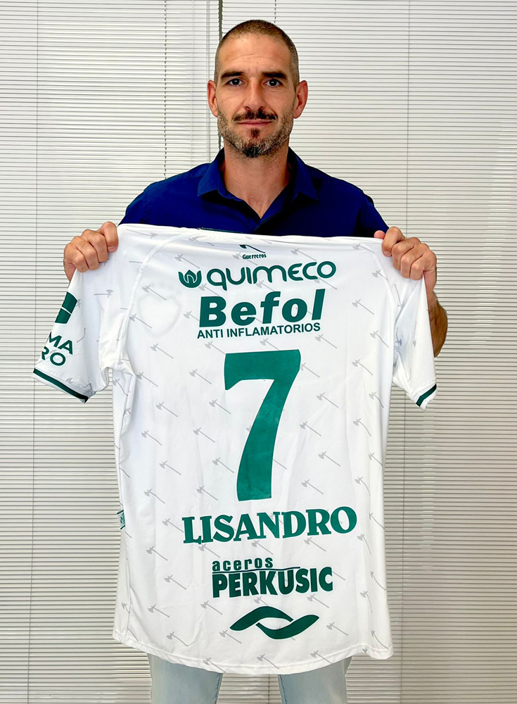 Lisandro López firmó el contrato con Sarmiento de Junín