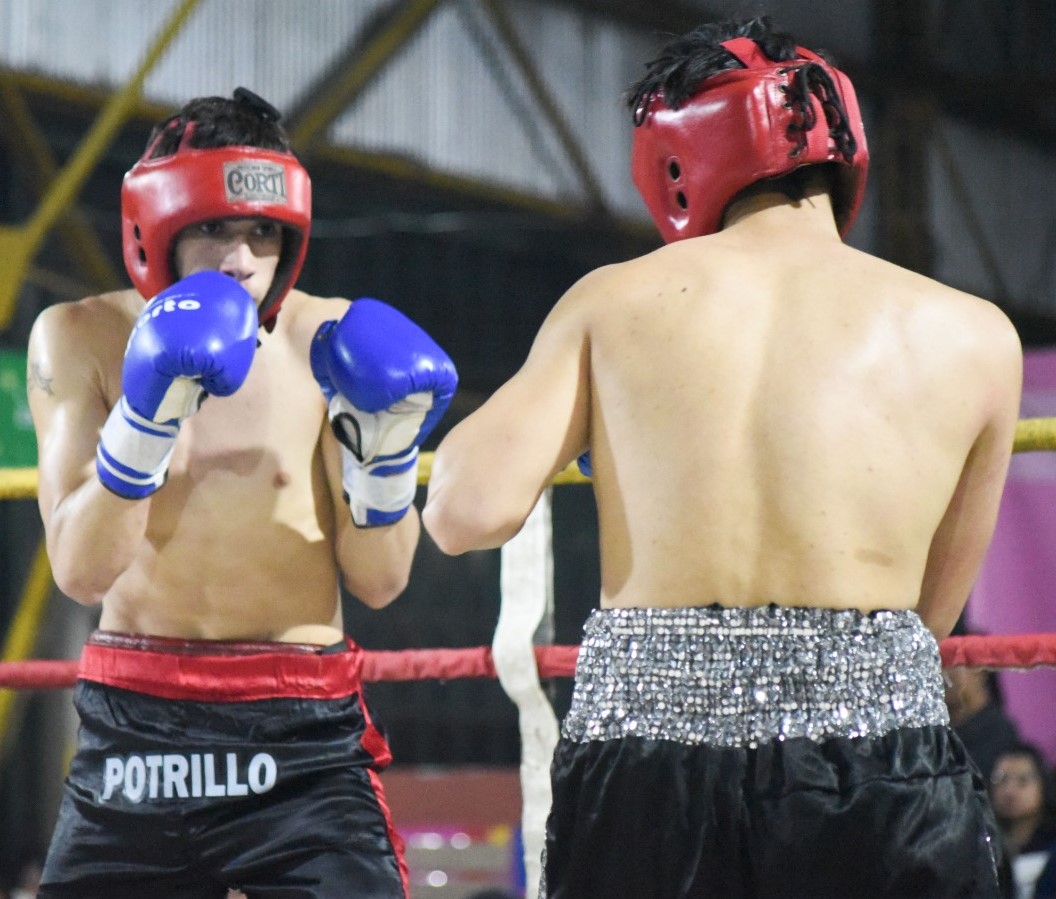 Un buen debut como profesional tuvo el boxeador Agustín Burgos
