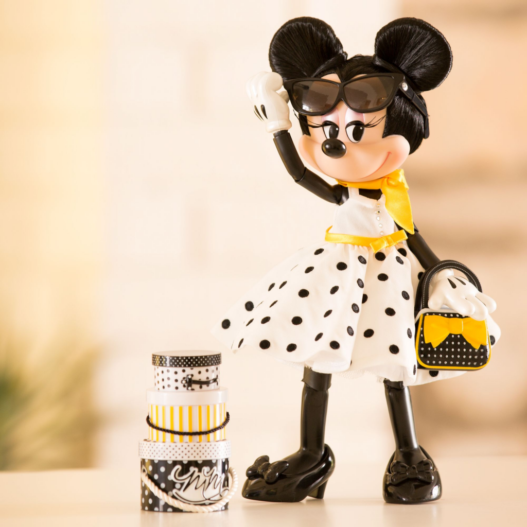 Disney Designer Collection Signature Minnie Mouse 2