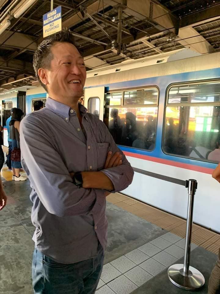 Presidente sa Toyota Motor Philippines mi-antos pagsakay sa Jeep, MRT ...