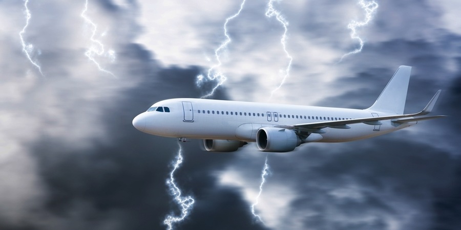 Ithy - Why Do Airplanes Suddenly Drop 500 Feet?