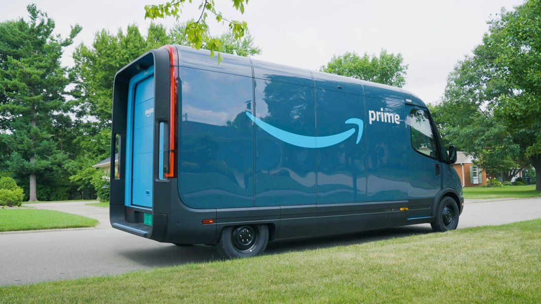 Ithy - Unpacking Amazon's Empire: More Than Just an Online Store
