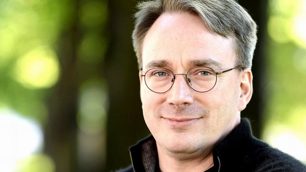 Ithy - La Génesis del Núcleo Linux: Creación y Creador