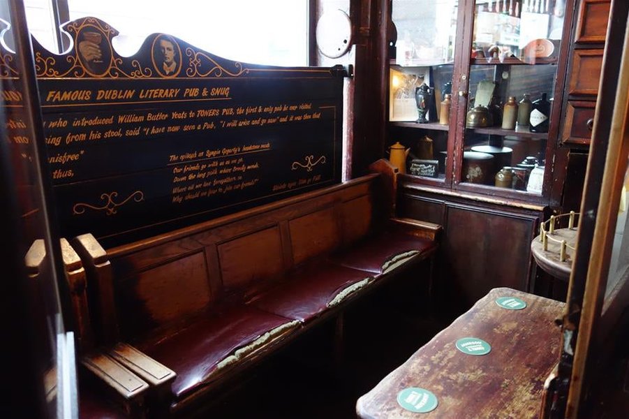 Ithy - Step Inside: Unlocking the Secrets of England's Divided Pubs