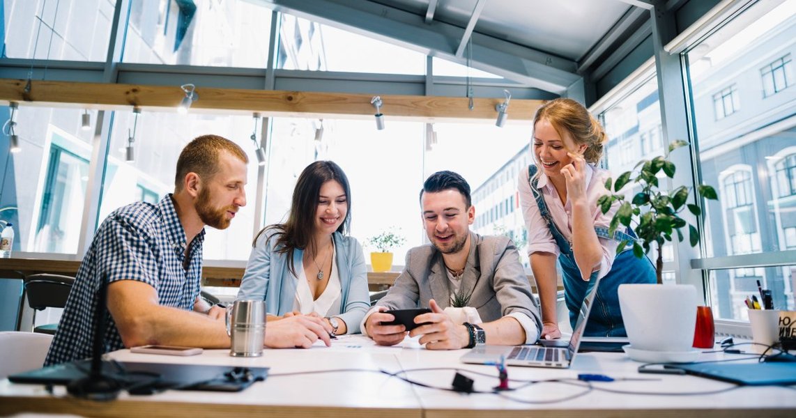 Ithy - Создание Стартапа для Frontend Разработчика на React: Руководство