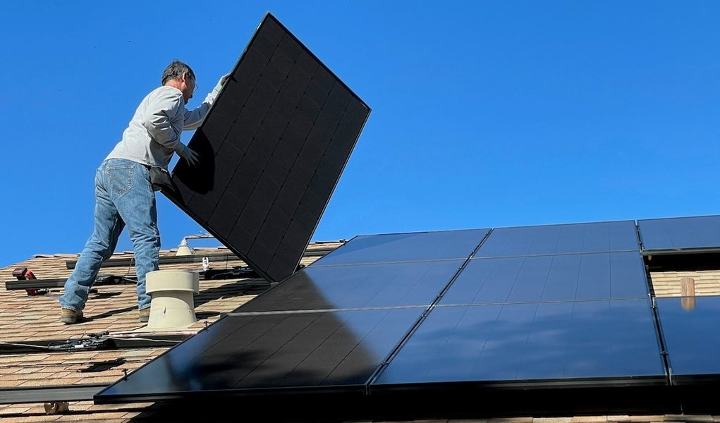 Ithy - Illuminating Minds: Engaging High Schoolers with On-Site Solar Power