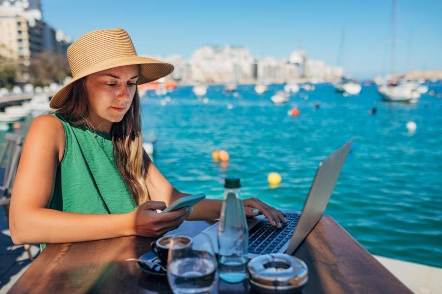 Ithy - Unlock Global Freedom: Your Step-by-Step Guide to Becoming a Digital Nomad in 2025
