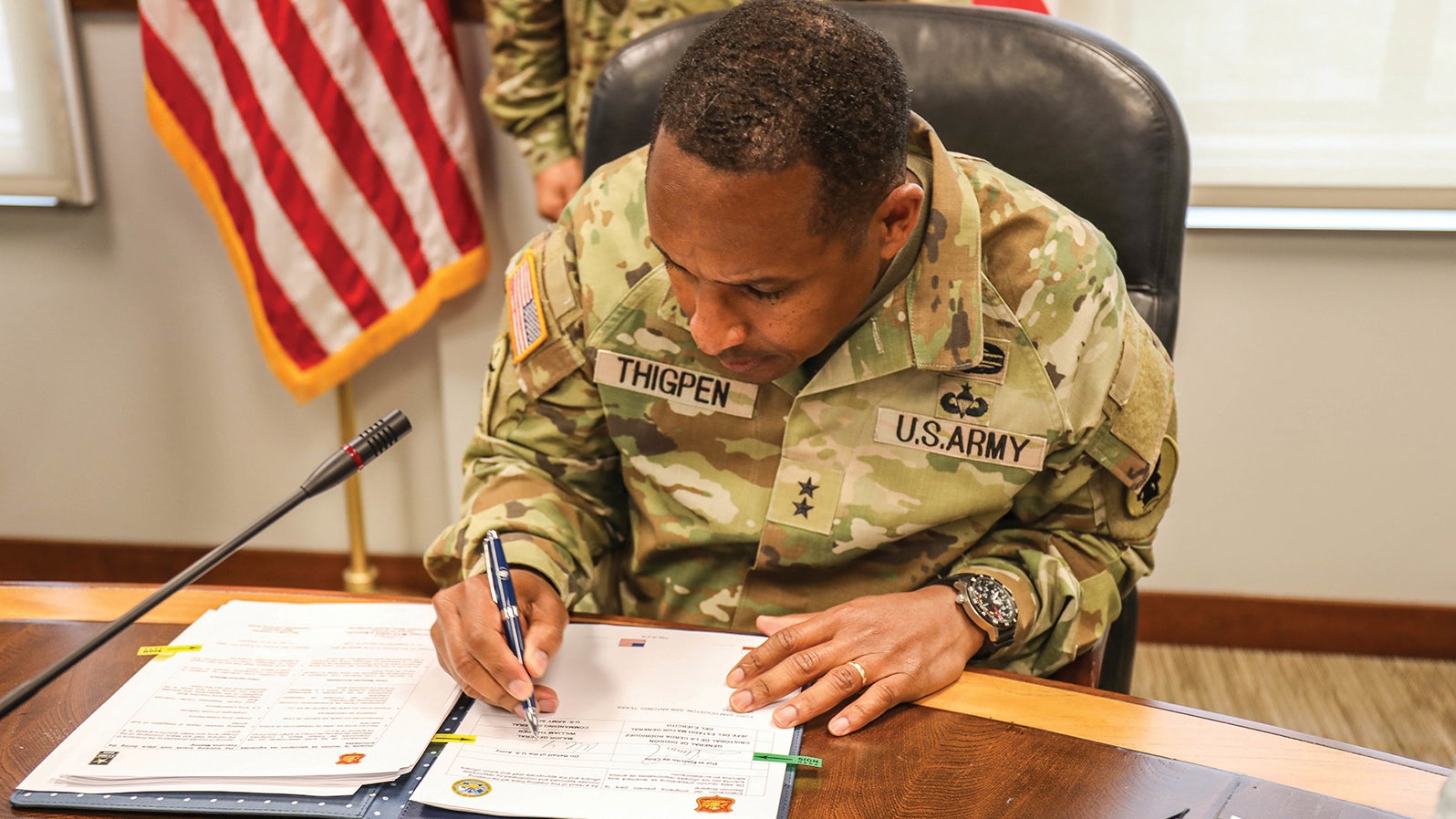 Ithy - Protocolos de Firma en Actos Militares