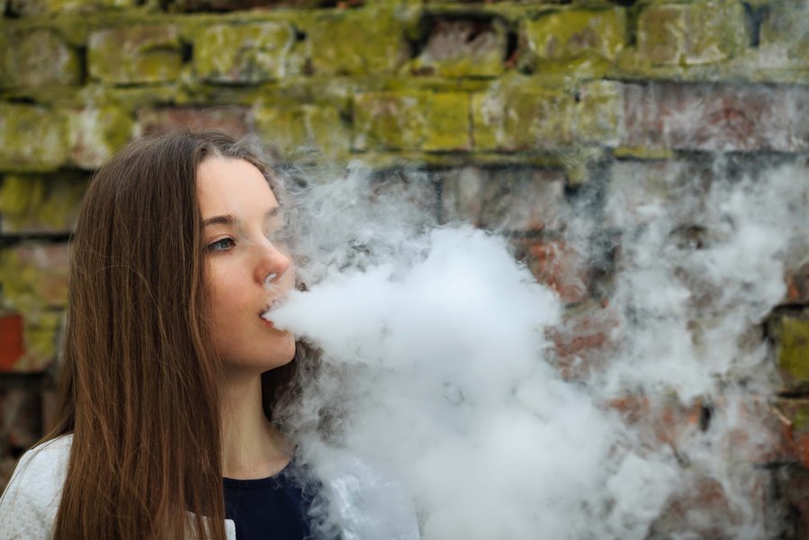 Ithy - Unveiling the Vaping Reality: Is It Truly Safe?