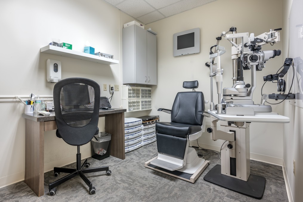 Eye Doctors in Ladue | Crown Vision Center - Ladue Crossing
