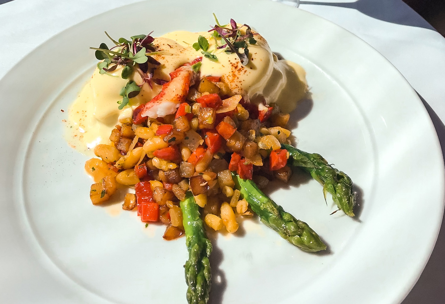 How To Poach The Perfect Egg For Your Benedict - Eiffel Tower Restaurant