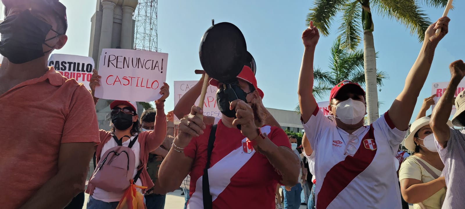 Ciudadanos Se Concentran En El Centro De Piura Para Exigir La Renuncia