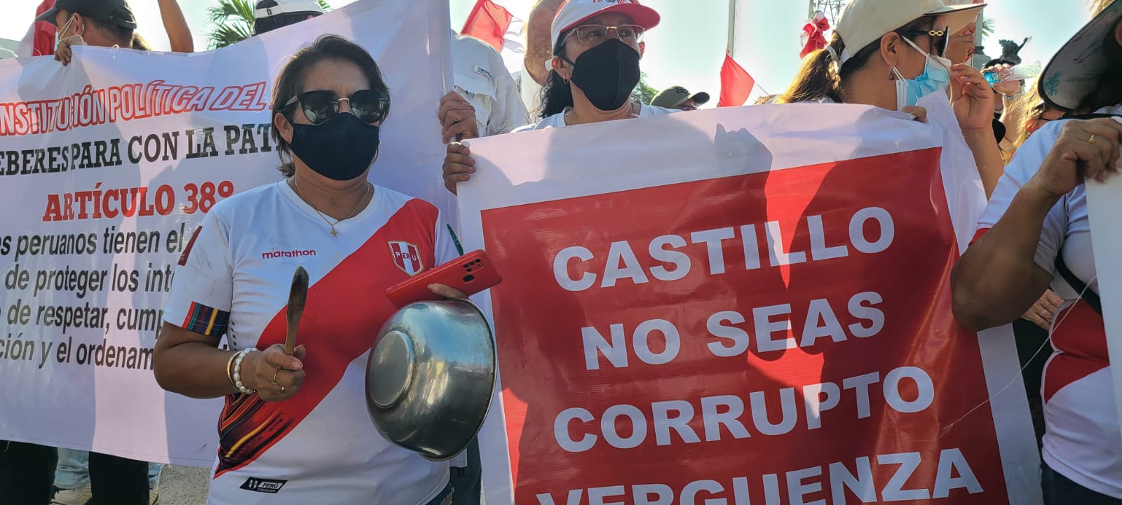 Ciudadanos Se Concentran En El Centro De Piura Para Exigir La Renuncia