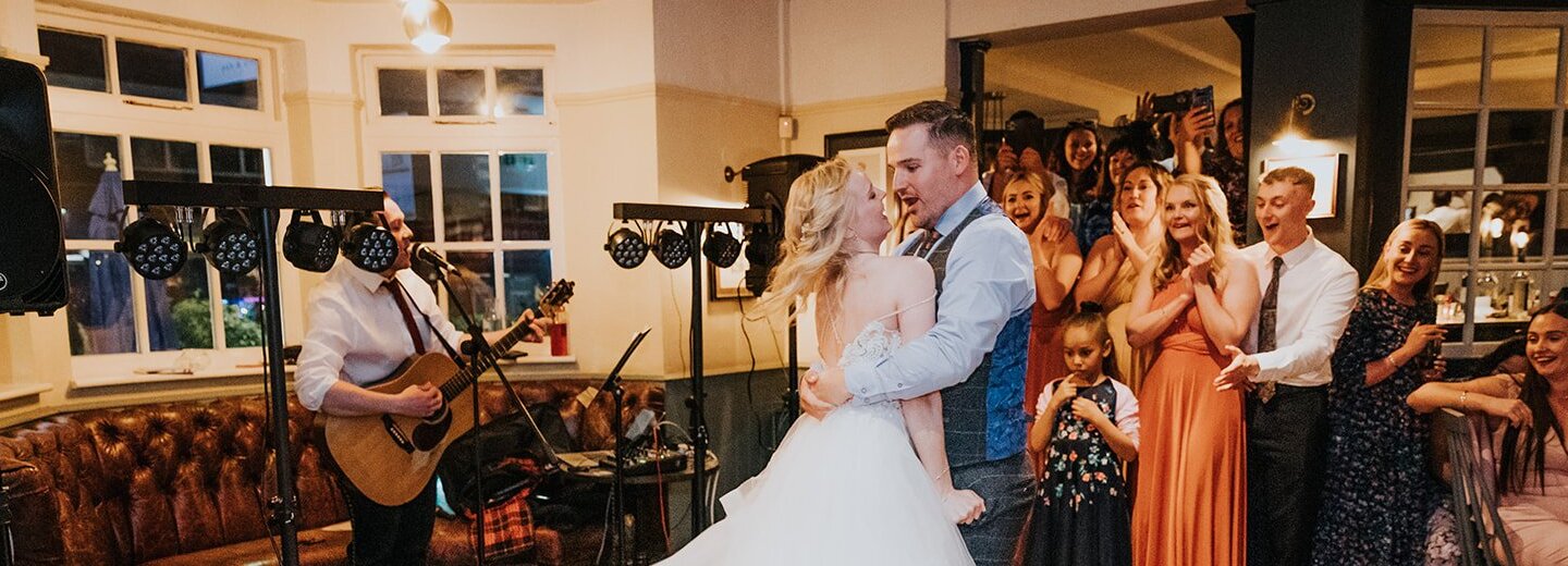 Hire NIGEL THOMAS | Singer in Warminster