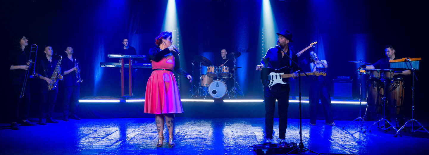 Hire Dance2Night | Party band in Southampton