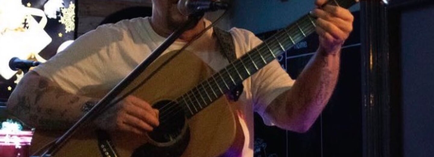Hire Adam Ede | Singing guitarist in Worthing