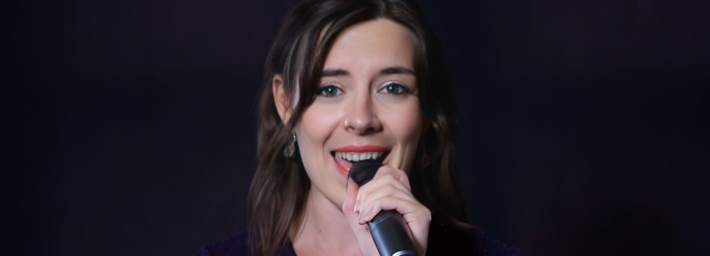Hire Louise | Singer in London